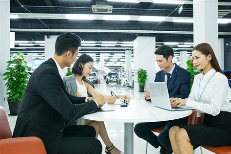 商务团队购车签合同高清图片下载 正版图片500681472 摄图网