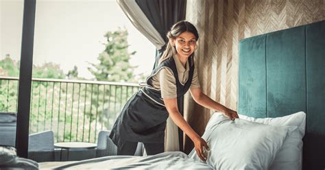 10 Surprising Benefits Of Making Your Bed Every Morning