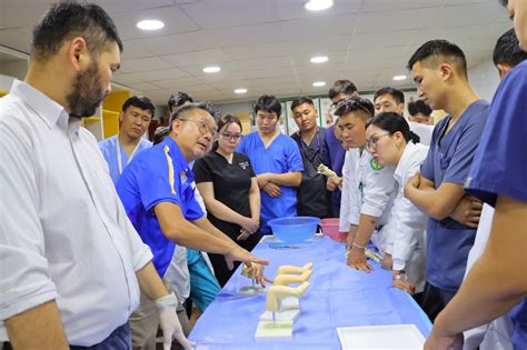 Хонконгийн эмч нартай хамтран хүүхдийн төрөлхийн майга тавхайн согогийн үзлэг хийлээ