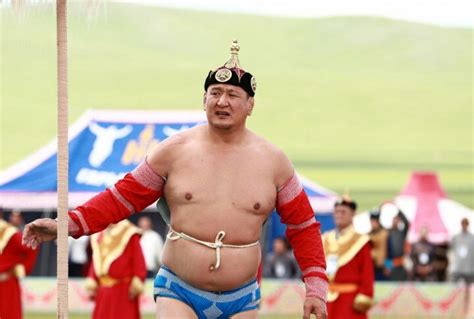 Хүчит бөхийн барилдааны хоёрын даваа эхэллээ