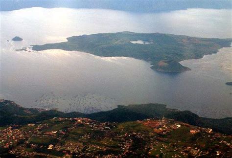 Taal Lake Description Eruptions Volcano Map And Facts Britannica