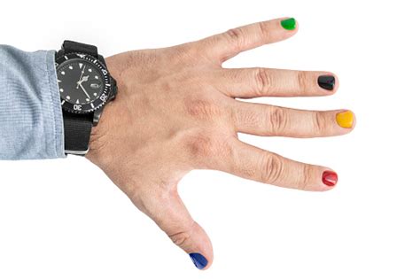 그려진 손톱을 가진 남자 남성 손톱의 디자인 남자는 흰색 배경에 고립 된 매니큐어 남자에 대한 스톡 사진 및 기타 이미지 남자 매니큐어 화장품 손톱 Istock