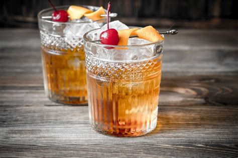 两杯老式鸡尾酒高清图片下载 正版图片306461710 摄图网