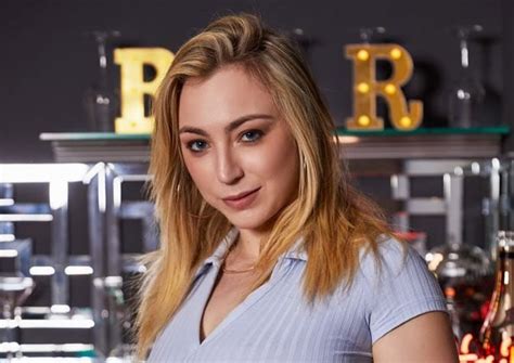 Putri Cinta Biography Wiki Age Height Career Photos And More School Trang Dai