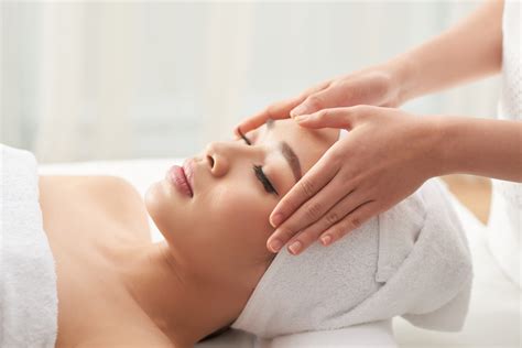 Massaggio Viso Benefici E Come Fare Un Massaggio Facciale