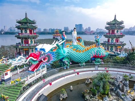 The Floating Temples Of Kaohsiung Get Me To Taiwan