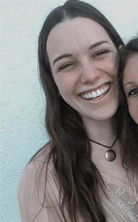 Pin De Hedacroft En Victoria Pedretti Novios