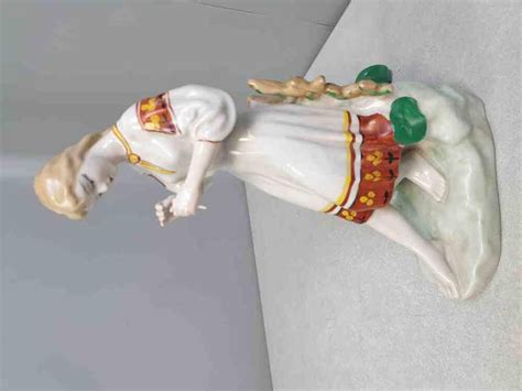 Скульптура статуетка Б К Статуетка Жінка з ромашкою ціна 196 грн — Prom Ua Id 1630315062