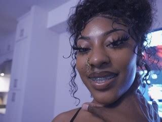 她的第一个视频完整 Pornhub