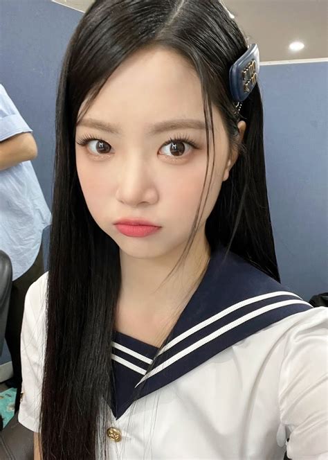Netizens Believe Le Sserafims Eunchae Is Beginning To Enter A