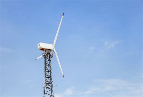 백색 바람 터빈 풍력 발전소 자연에서 대체 신 재생 에너지에서 전기를 생성 녹색 기술에 대한 스톡 사진 및 기타 이미지 녹색 기술 돌기 바람 Istock