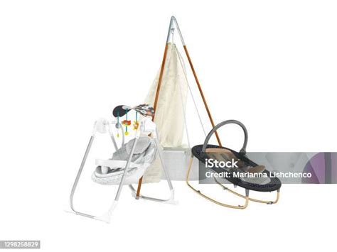 수면 아기를위한 3d 렌더링 세트 흔들리는 침대와 흰색 배경에 장난감이없는 그림자로 흔들 0명에 대한 스톡 사진 및 기타 이미지 0명 구매 귀여운 Istock