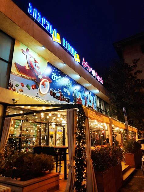 დაათვალიერეთ საახალწლოდ მორთული გარემო ჭავჭავაძეზე Ambebi Ge