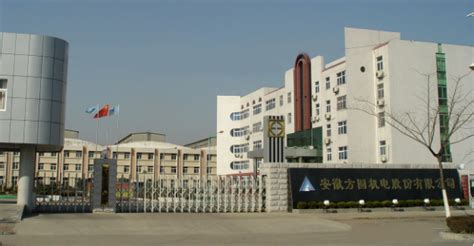 焊接防护屏防弧光板机器人焊接房焊接学校工位电焊遮光帘高藤防护专注焊接安全防护应用