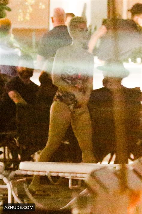 Katy Perry Shows Off Her Sexy Butt In A Pool Party With Friends After Her Concert In Rio De