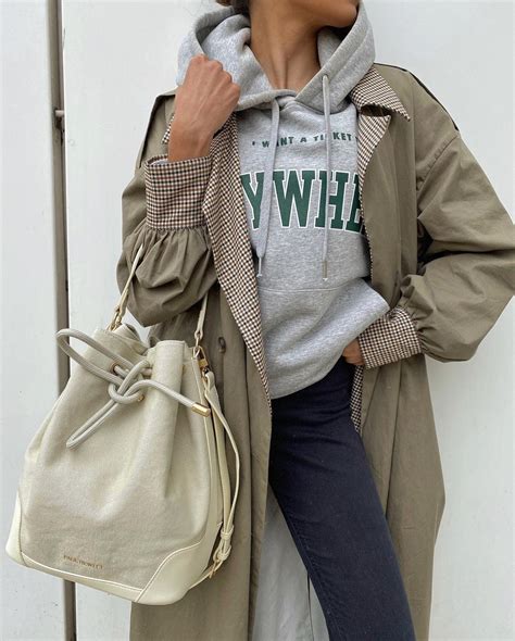 Как стильно носить кофту с капюшоном: 15 тёплых и практичных идей