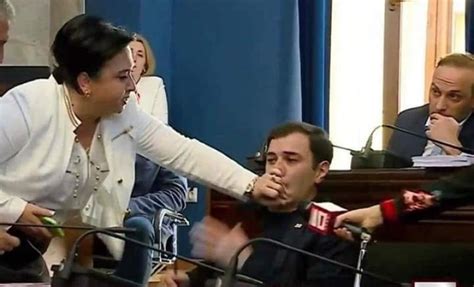 ქავერად უნდა დავაყენო მემარცხენე ყოფილა ეკა გაინტერესებთ რომელი ქართველი პოლიტიკოსი