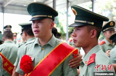 武警重庆船艇支队：退役士兵泪别军营爱国主义中国青年网