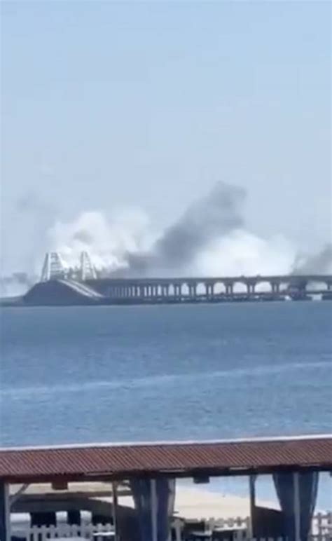（影）克里米亞大橋三度遭襲 澤連斯基坦承烏軍幹的 俄國揚言反擊 新頭殼 Line Today