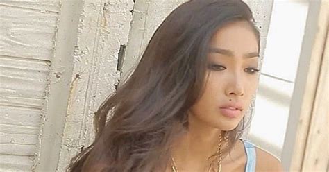 문가비 한국판 포카혼타스 구릿빛 피부 육감몸매 눈길[sns★컷]