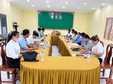 លោកស្រី ស្រី ពិនសោភា អភិបាលរងស្រុក