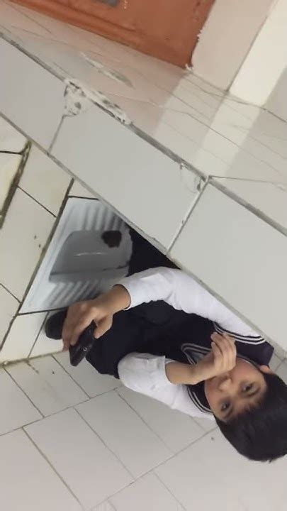 Пацан в тихую срёт Youtube