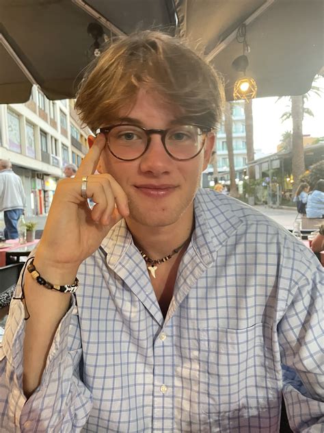 Pin By Santiago Mendez On Outfits Cute Guys With Glasses Blonde Guys Boys Glasses