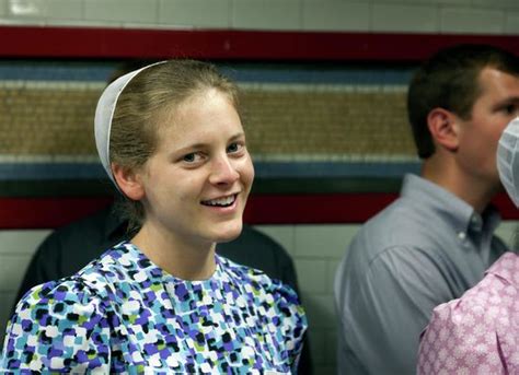 Amish Girls Eating Amish Amish Country Mennonite