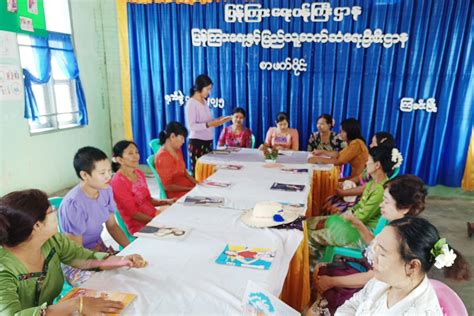 ကြံခင်းမြို့နယ်ရုံးတွင် စာပေချစ်မြတ်နိုးသူများအဖွဲ့ Women Club နှင့် ပူးပေါင်း၍ စာရေးဆရာ ချစ