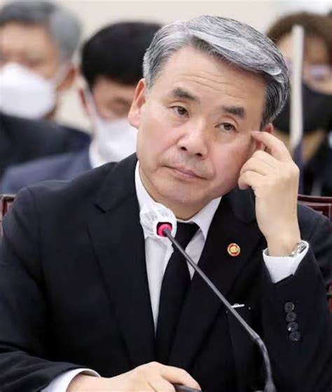 韩媒韩军方应对朝鲜无人机不力激怒尹锡悦国防部长被当面斥责