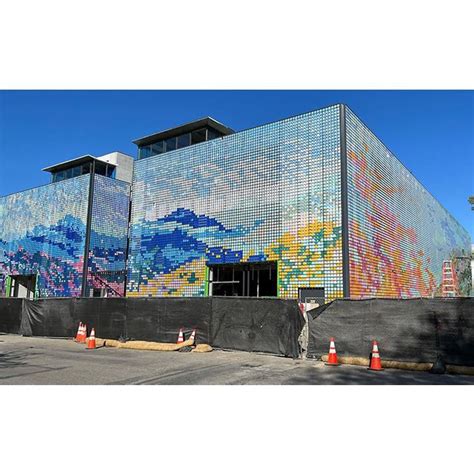 China New Design Moving Wind Driven Facade Manufacturers Suppliers