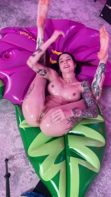 Wanna Fuck Me With My Legs Behind My Head