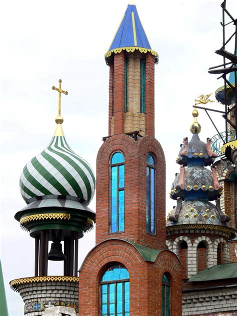 Une Curiosité De Qualité Ildar Khanov Et Le Temple De Toutes Les Religions