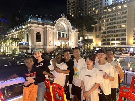 Hoa H U Th Y Ti N Qu N Qu T B N L I Con