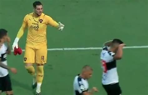 Jorge Recalde Y Un ¿gesto De Macaco A Jean Paulo Fernandes Cerro