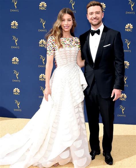 این آقای خواننده و همسرش با لباس‌هایشان کل دنیا را مات و مبهوت کردند چی بپوشم