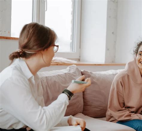 Transference In Psychology Definition And Effects Explore Psychology