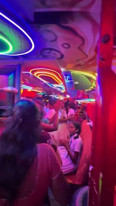 රූප සුන්දරී සමහර බස් තියෙනව යන්න හිතෙනව Trending Viral Srilanka Bus Buspissso Youtube