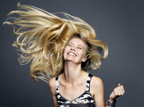 Девушка волосы на ветру 78 фото