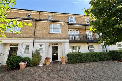 Waterside Avenue Langley Waterside 3 Bed Townhouse £865 000