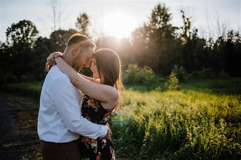 Golden Hour Engagement Sessions Carley Teresa Photography Ottawa