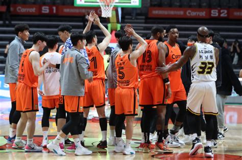 프로농구 캐롯 선수단 급여 지급 또 지연… Kbl 주의 깊게 지켜보는 중 머니s