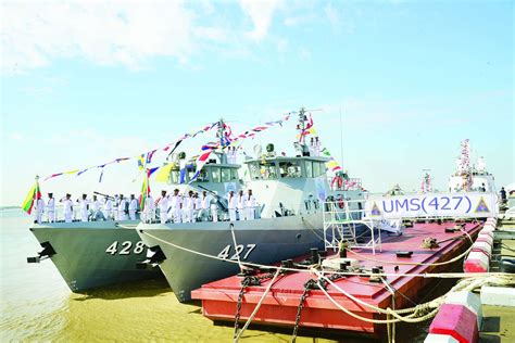 ၇၆ နှစ်မြောက် တပ်မတော် ရေ နေ့အထိမ်းအမှတ် စစ်ရေယာဉ်များတပ်တော်ဝင်ခြင်း အခမ်းအနားသို့ နိုင်ငံတော