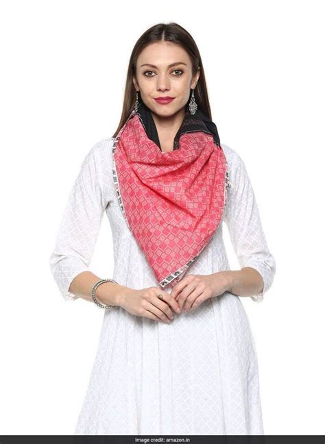 5 Pretty Stoles You Need To Add To Your Style Closet