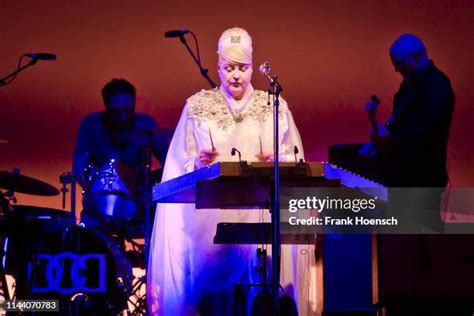 Lisa Gerrard Photos And Premium High Res Pictures Getty Images