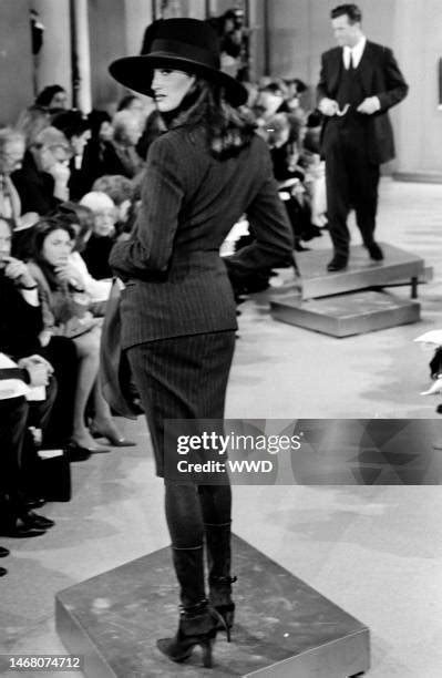 6587 Yasmeen Ghauri Photos And High Res Pictures Getty Images