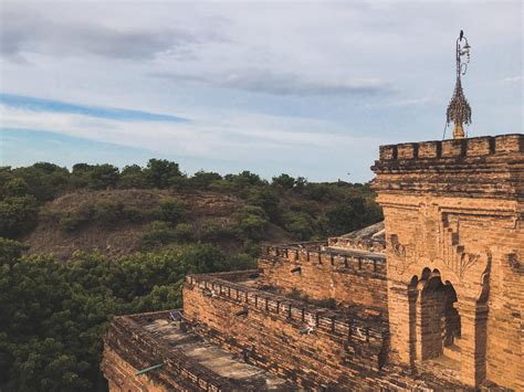 ပုဂံမှာ Backpackers Notes ကျောပိုးအိတ်ခရီးသည်