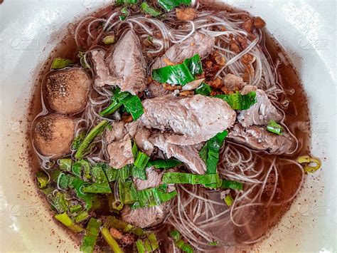 泰国船面配血汤猪肉猪肉球和蔬菜