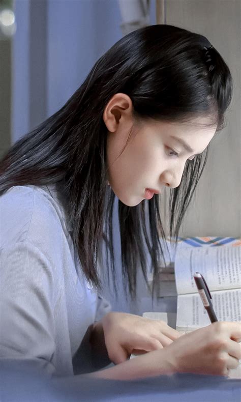 周也和张婧仪真的像到分辨不出来吗？ 知乎