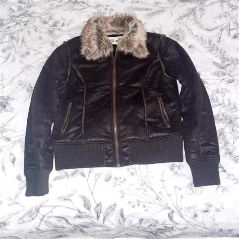 Курта жіноча — ціна 135 грн у каталозі Куртки Купити жіночі речі за доступною ціною на Шафі